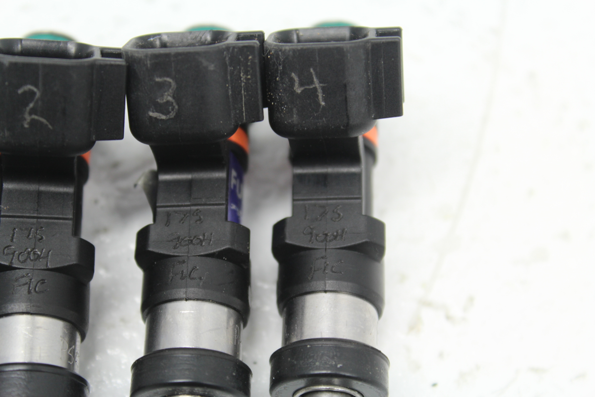 02-14 SUBARU WRX & 07-19 STI FUEL INJECTOR CLINIC FIC 900CC TOP FEED ...