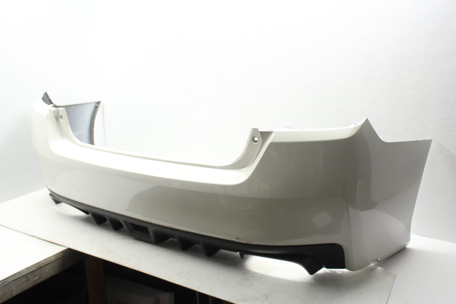 2015-2020 SUBARU WRX STI REAR BUMPER COVER ASSEMBLY WHITE OEM *CRACKED ...