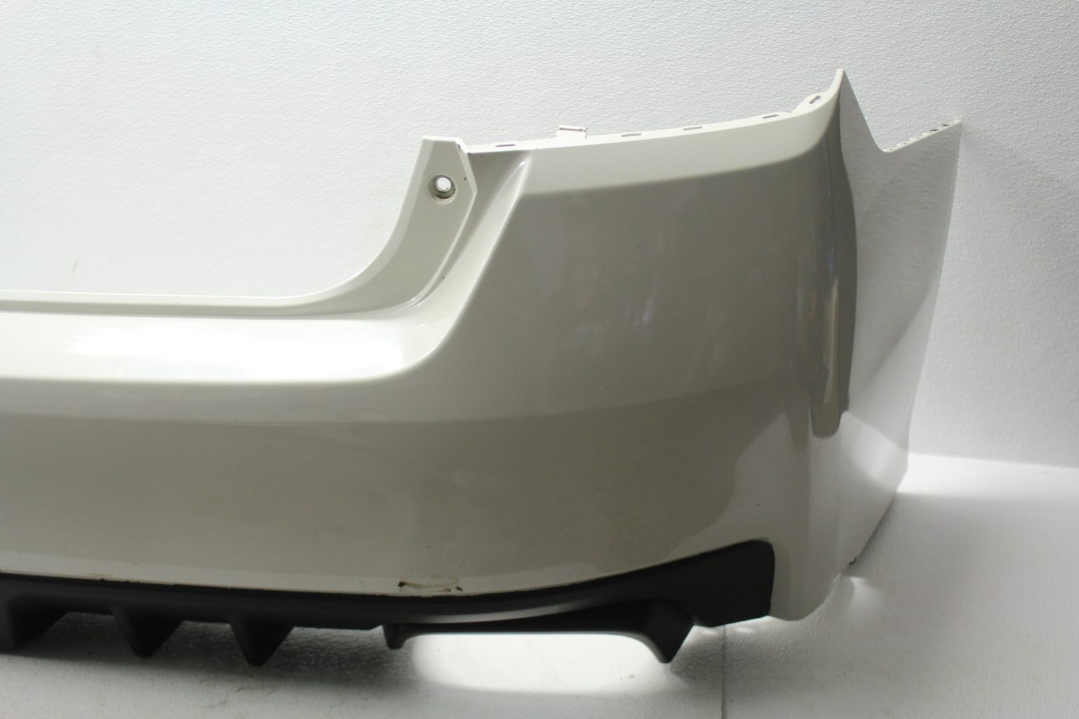 2015-2020 SUBARU WRX STI REAR BUMPER COVER ASSEMBLY WHITE OEM *CRACKED ...
