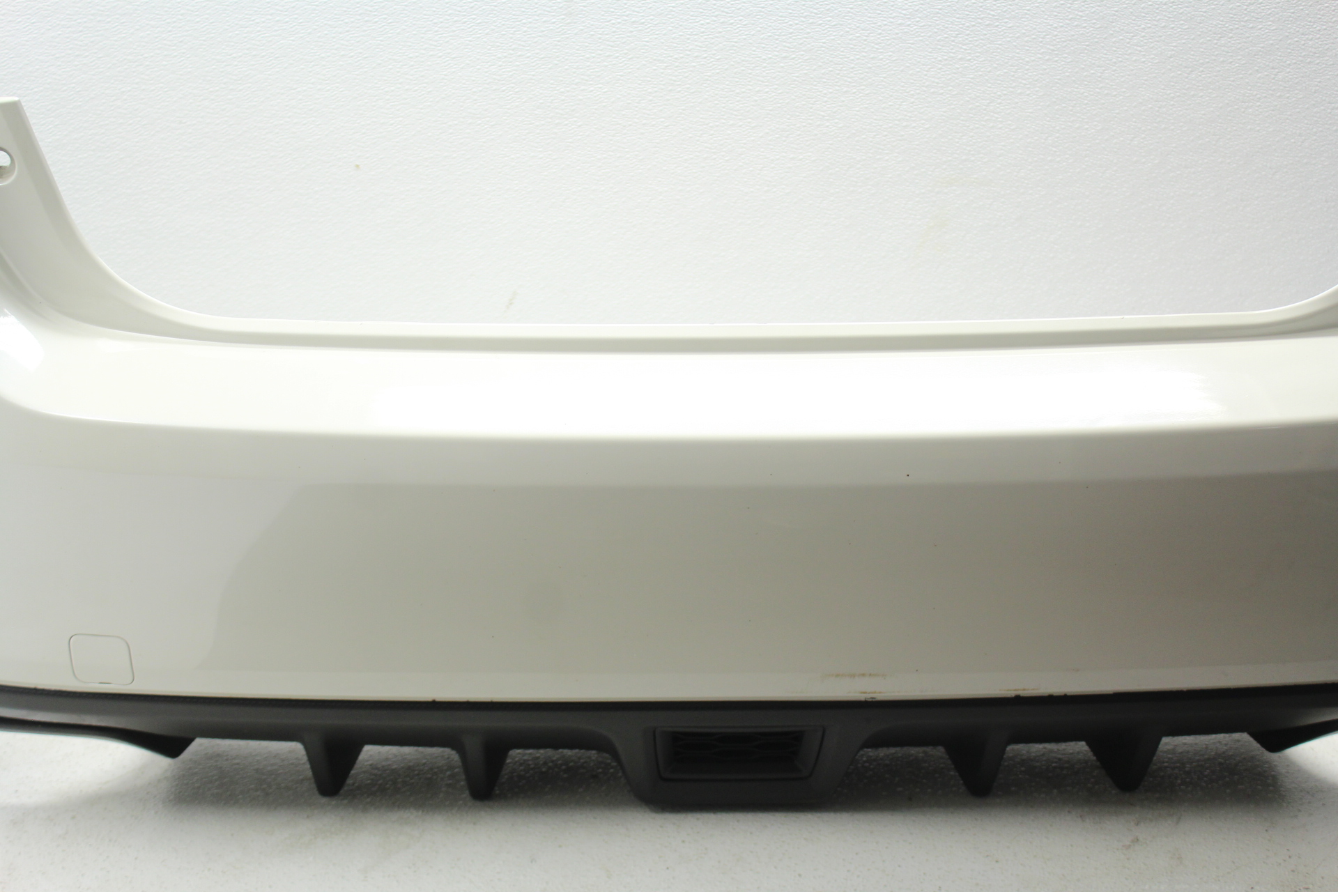 2015-2020 SUBARU WRX STI REAR BUMPER COVER ASSEMBLY WHITE OEM *CRACKED ...