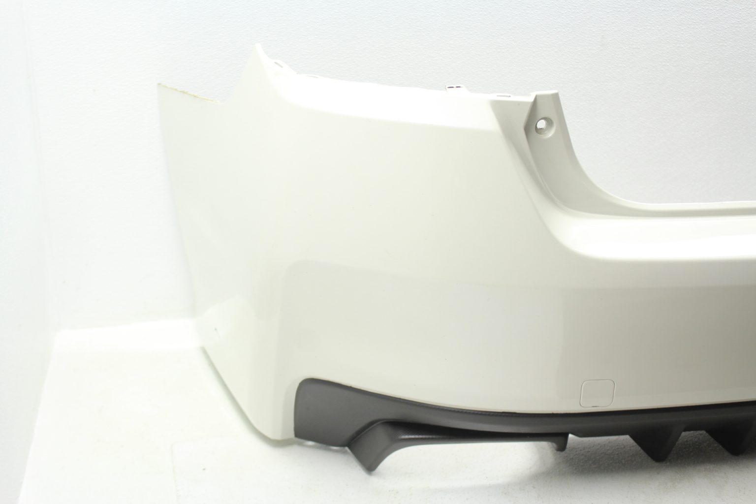 2015-2020 SUBARU WRX STI REAR BUMPER COVER ASSEMBLY WHITE OEM *CRACKED ...